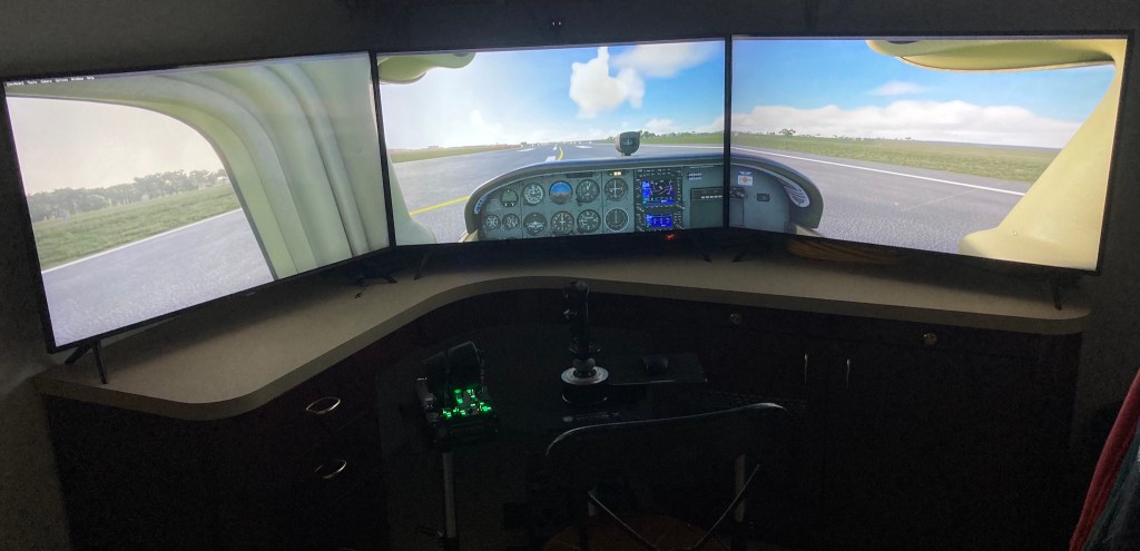 Geometric distortion in a triple-monitor setup for MSFS 2020, compared ...