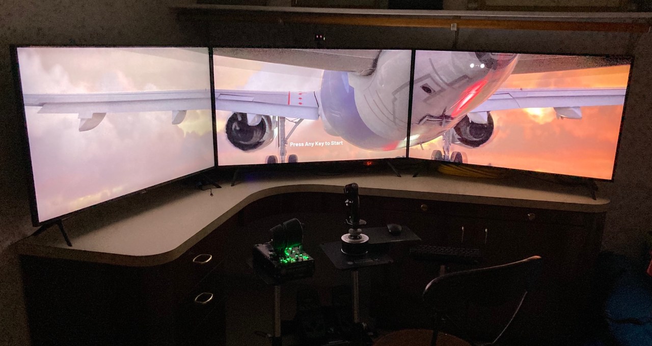 Geometric distortion in a triple-monitor setup for MSFS 2020, compared ...