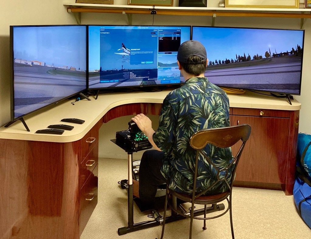 Geometric distortion in a triple-monitor setup for MSFS 2020, compared ...