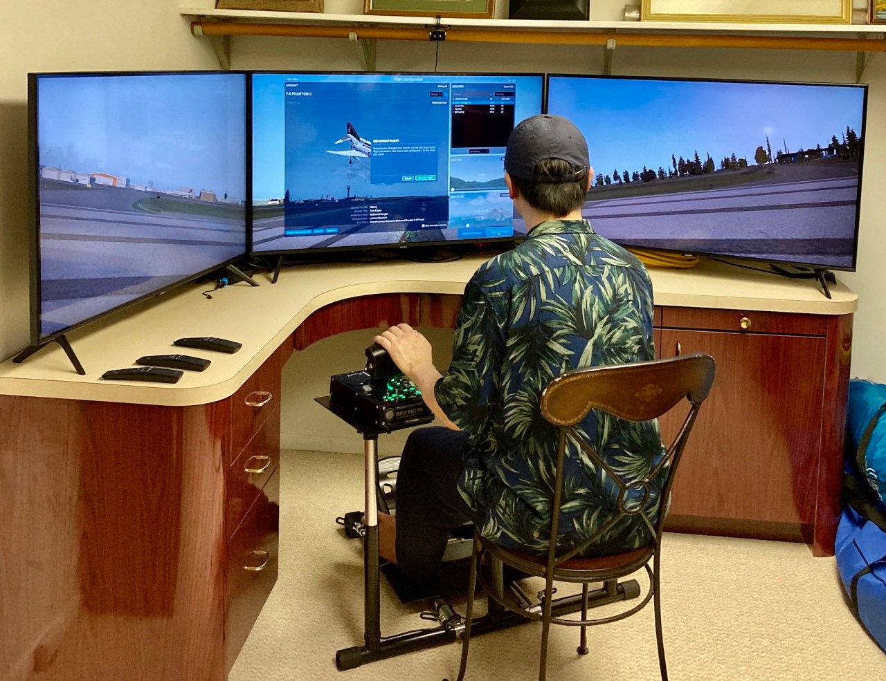 Geometric distortion in a triple-monitor setup for MSFS 2020, compared ...